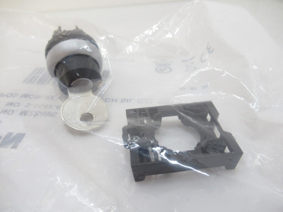 M22-WS Eaton Key Selector Switch 2 Positions Momentary ...