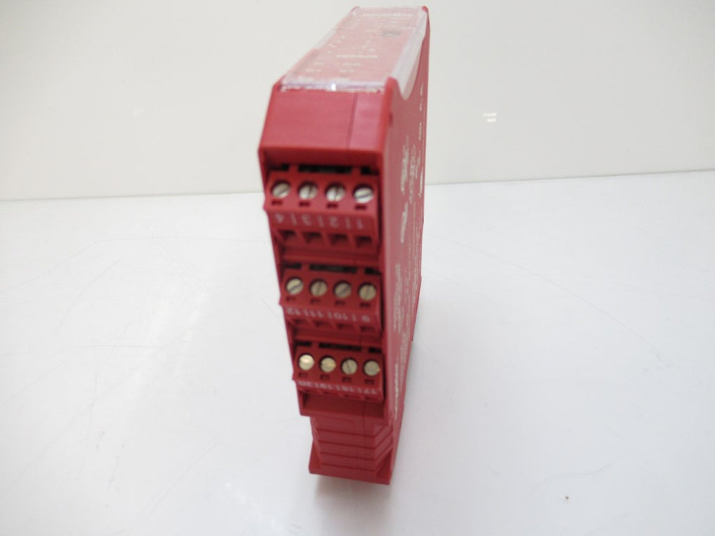 XPSMCMCP0802 Schneider Electric Controller 8 Inputs 2 Outputs Module ...