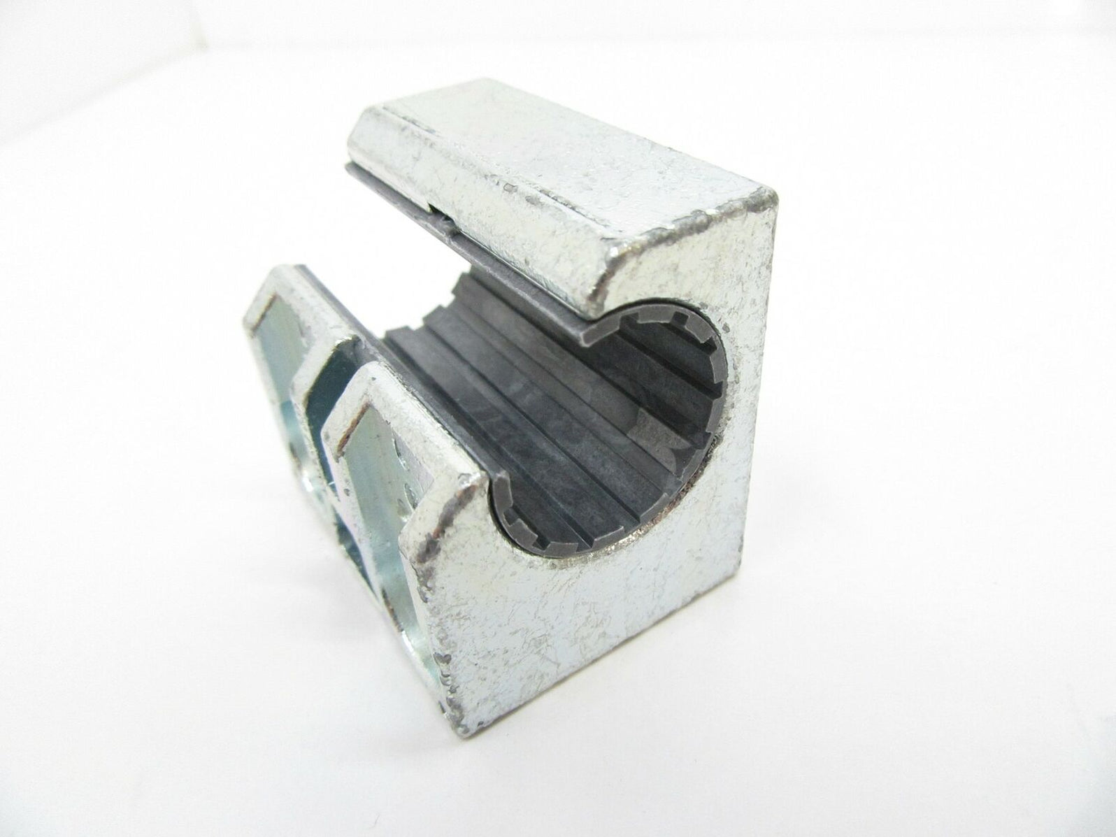 WJ200UM-01-20 Igus Bearing Block - industrialautomationparts.com